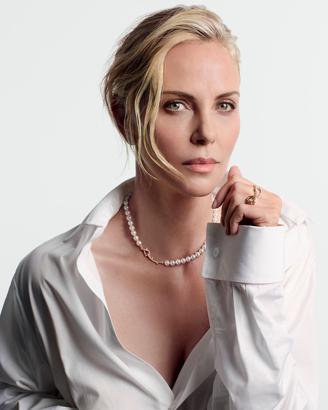 Die La Rose Dior Kampagne mit Charlize Theron - news-savoir-faire ...