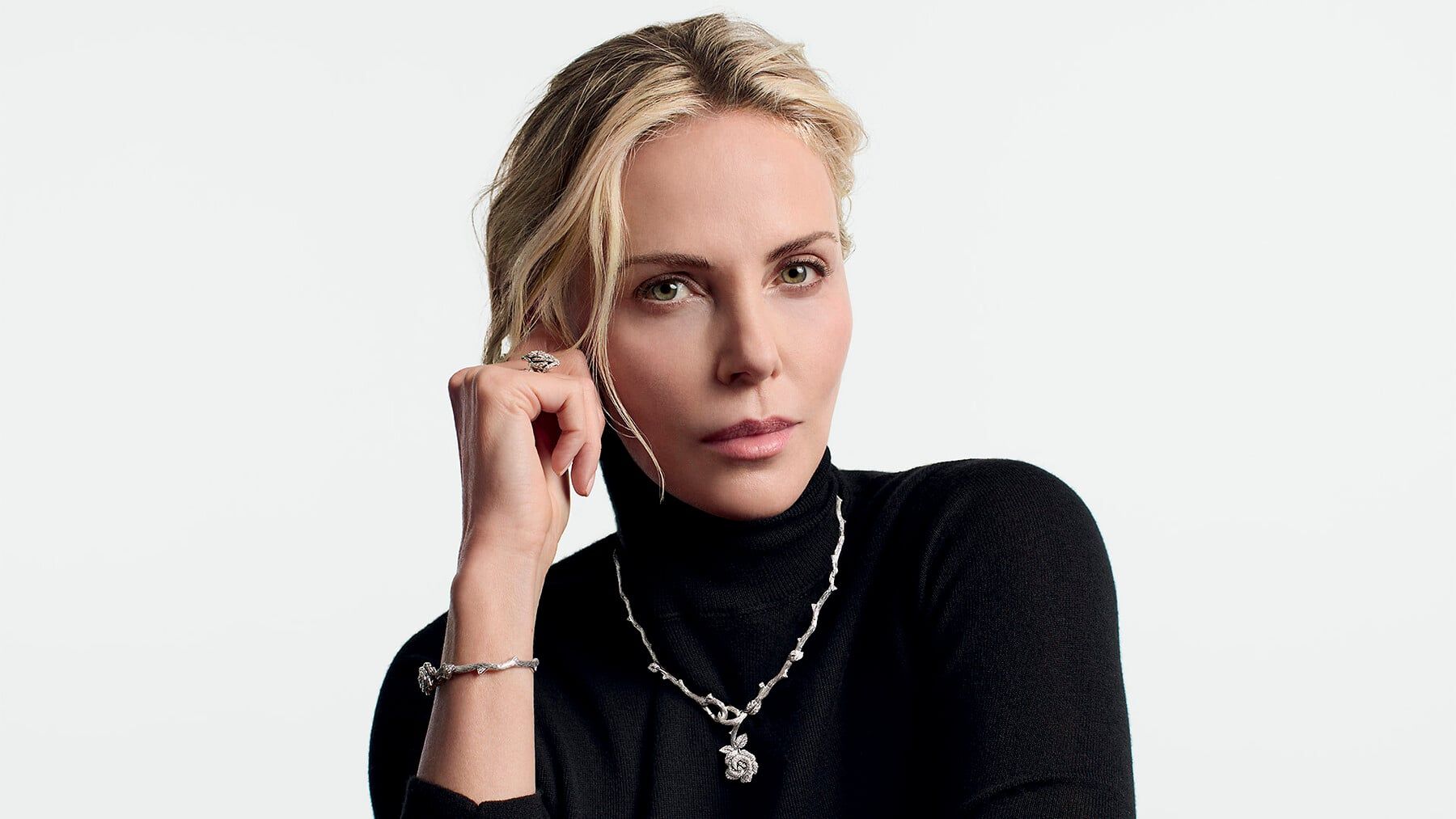 Die La Rose Dior Kampagne mit Charlize Theron - news-savoir-faire ...