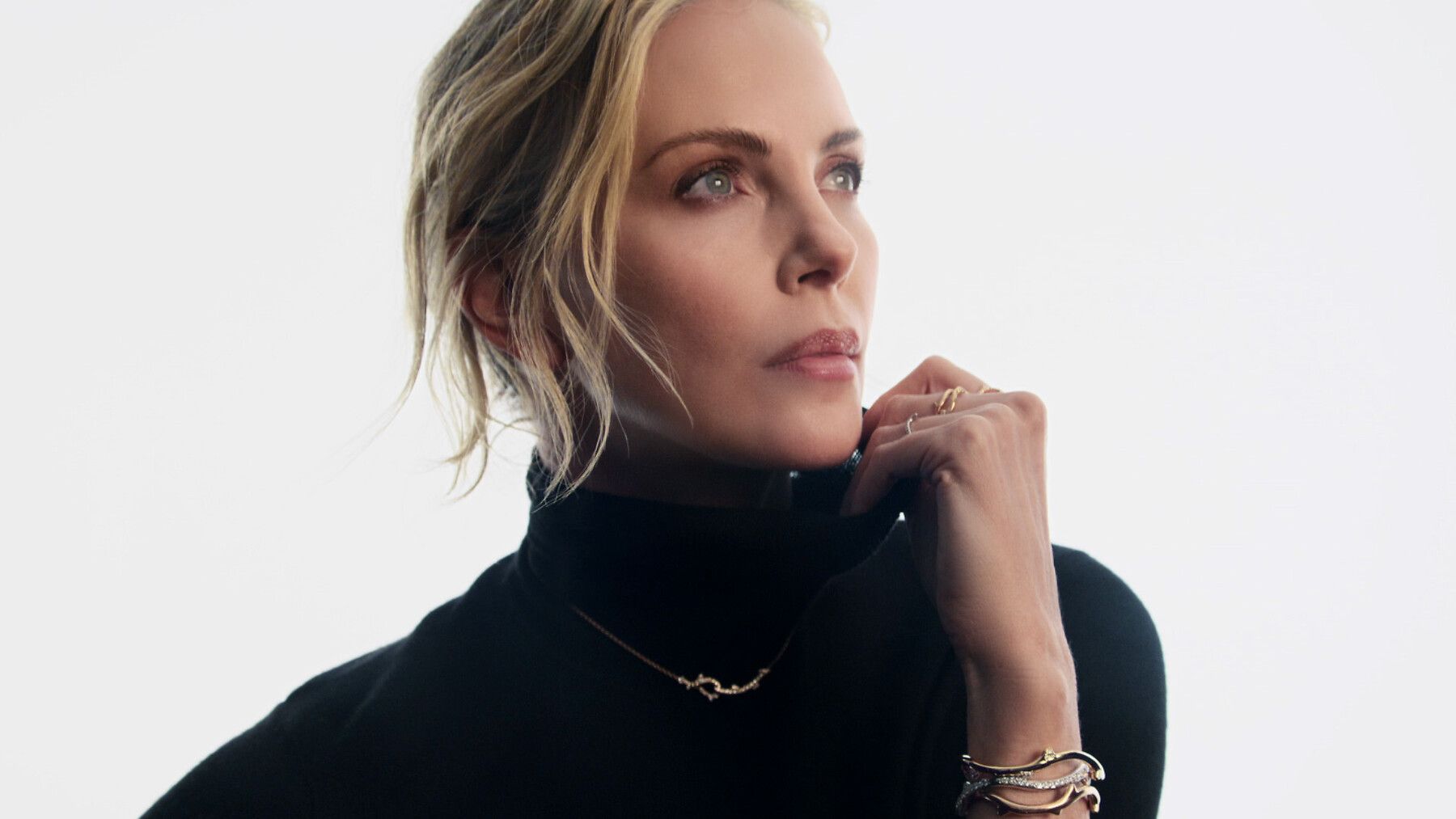 Die La Rose Dior Kampagne mit Charlize Theron - news-savoir-faire ...
