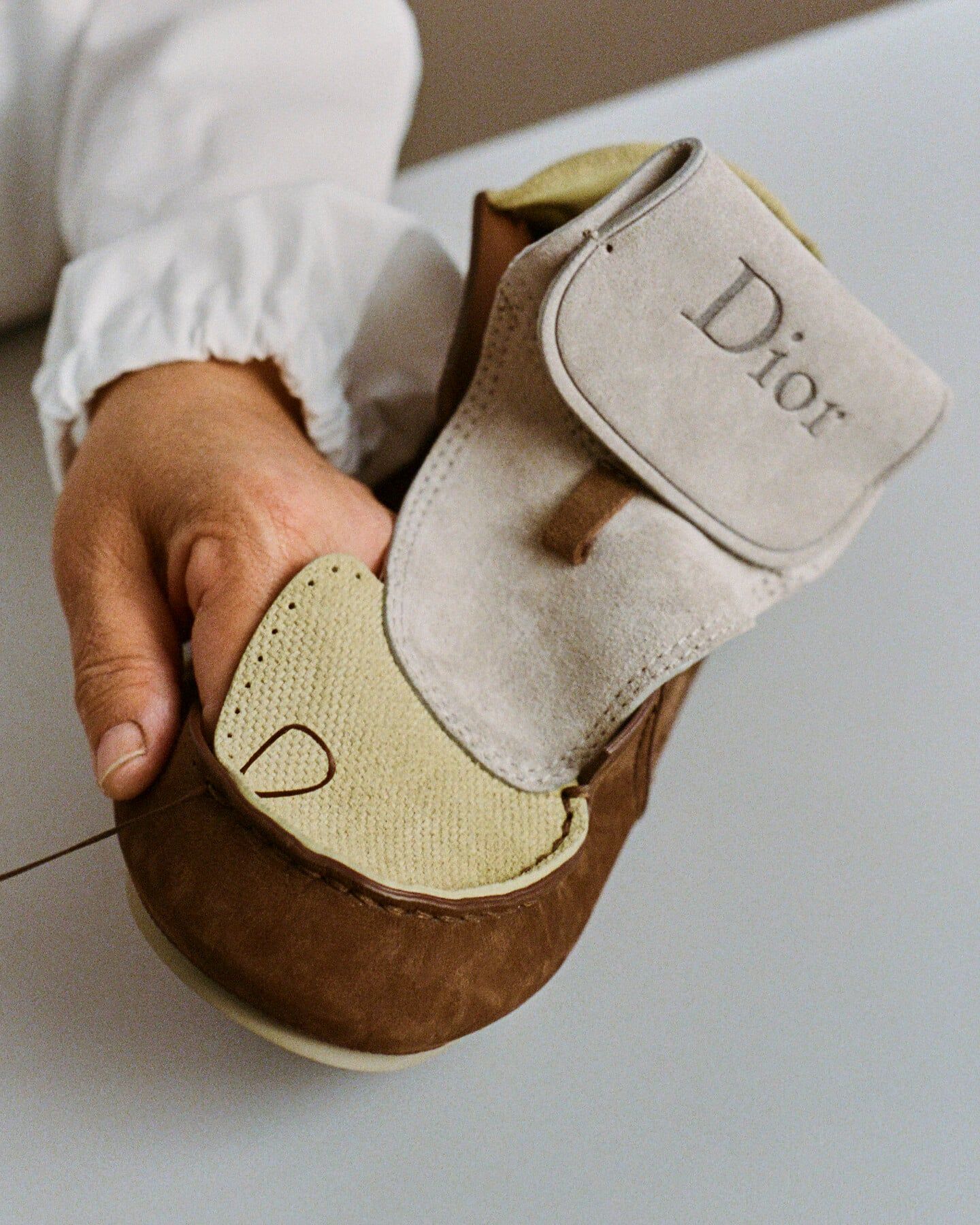 De Dior Roadie-sneaker - news-savoir-faire - Fashion & Accessories | DIOR