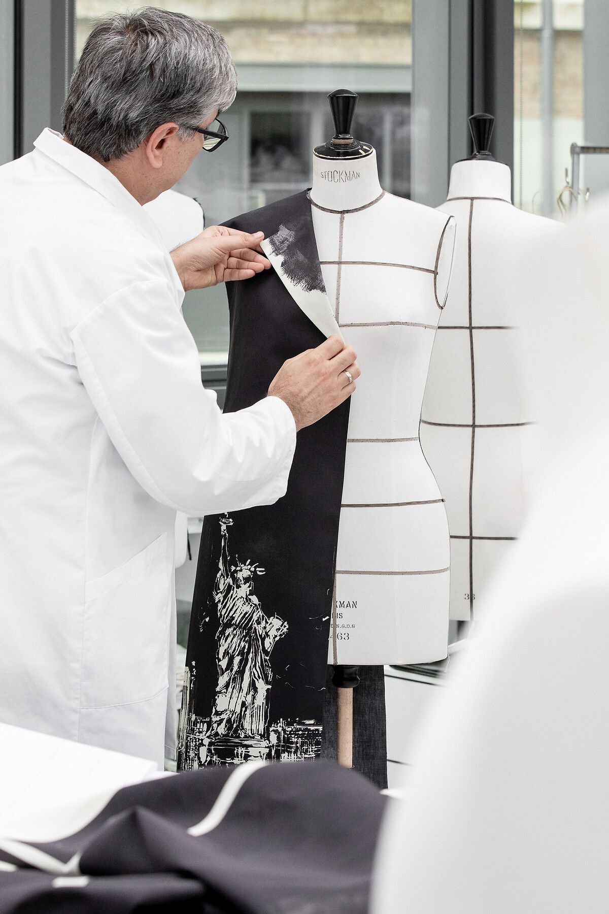 DAS SAVOIR-FAIRE HINTER DEN PARIS UND NEW YORK PRINTS - DÉFILÉS PRÊT-À ...