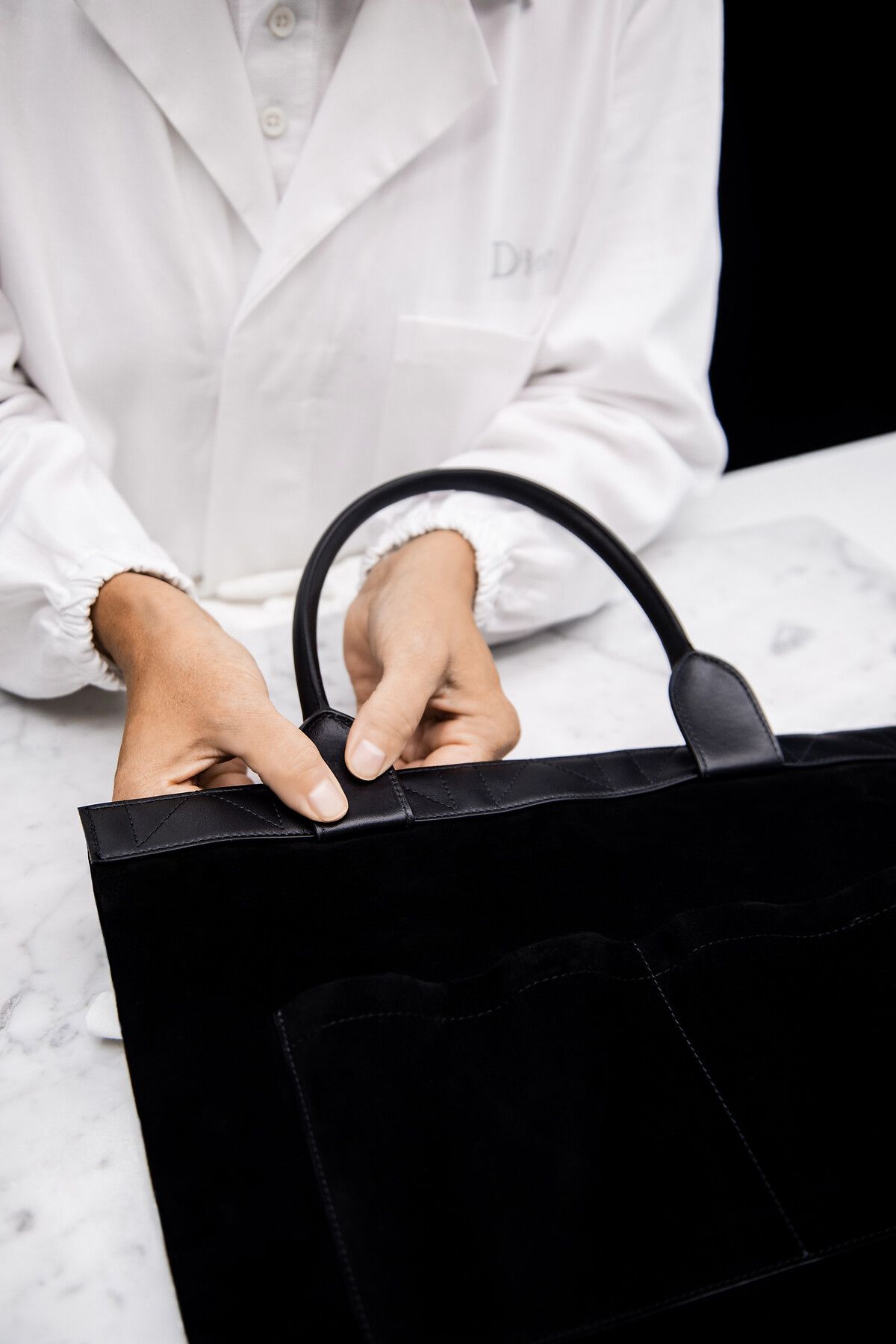 Le Dior Book Tote En Cuir Macrocannage News Défilés Dior